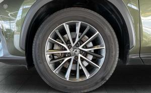 Green Lexus NX 450h 2023 in Vilnius, with an engine capacity of 2.49 L and mileage of 27 thousand km for 53000 €, photo 12 on AUTOMOTO.COM.LV