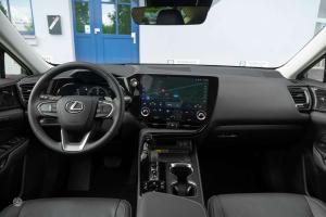Zaļš Lexus NX 450h 2023 Viļņa, ar dzinēja tilpumu 2.49 L un nobraukumu 53 tūkst. km par 51900 €, foto 17 vietnē AUTOMOTO.COM.LV