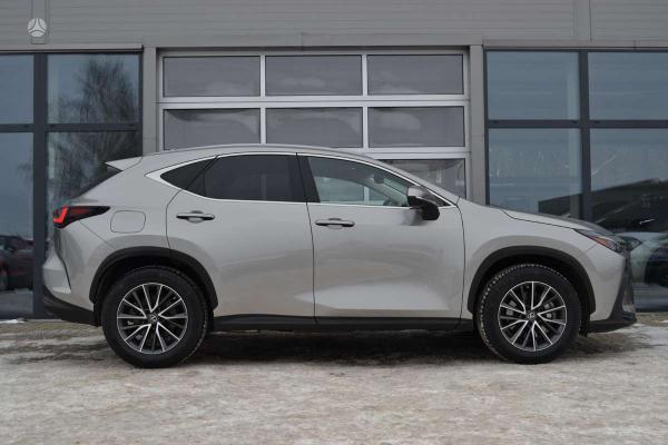 Grey Lexus NX 450h 2022 in Vilnius, with an engine capacity of 2.49 L and mileage of 123 thousand km for 43000 €, photo 6 on AUTOMOTO.COM.LV