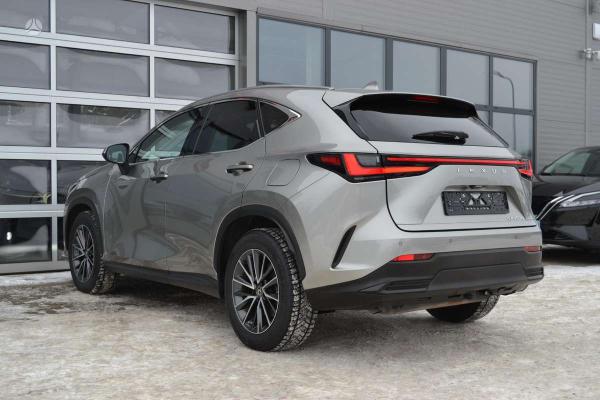 Grey Lexus NX 450h 2022 in Vilnius, with an engine capacity of 2.49 L and mileage of 123 thousand km for 43000 €, photo 8 on AUTOMOTO.COM.LV