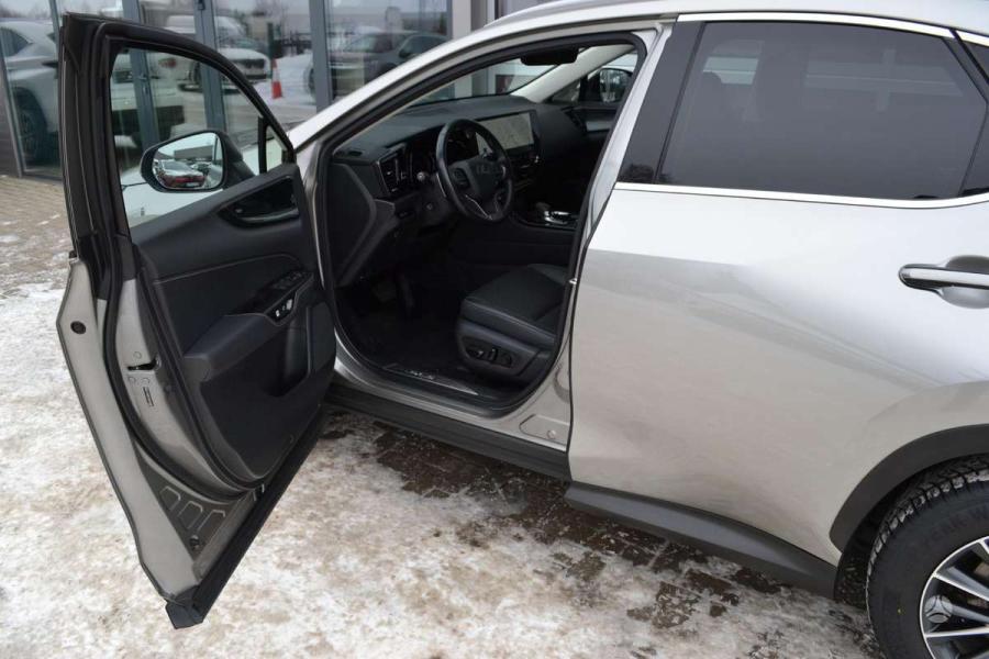 Grey Lexus NX 450h 2022 in Vilnius, with an engine capacity of 2.49 L and mileage of 123 thousand km for 43000 €, photo 17 on AUTOMOTO.COM.LV
