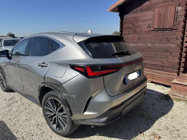 Серый Лексус NX 450h 2022 в Вильнюс, объемом двигателя 0.00 л и пробегом 140 тыс. км за 18600 €, фото 4 на AUTOMOTO.COM.LV