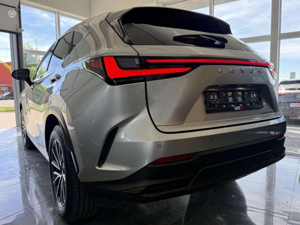 Pelēks Lexus NX 450h 2022 Panevēža, ar dzinēja tilpumu 2.50 L un nobraukumu 103 tūkst. km par 38900 €, foto 8 vietnē AUTOMOTO.COM.LV