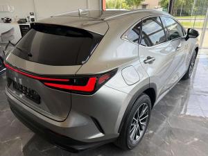 Pelēks Lexus NX 450h 2022 Panevēža, ar dzinēja tilpumu 2.50 L un nobraukumu 103 tūkst. km par 38900 €, foto 15 vietnē AUTOMOTO.COM.LV