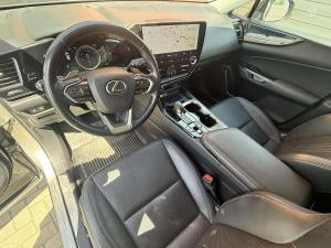 Pelēks Lexus NX 450h 2022 Panevēža, ar dzinēja tilpumu 2.50 L un nobraukumu 103 tūkst. km par 38900 €, foto 17 vietnē AUTOMOTO.COM.LV