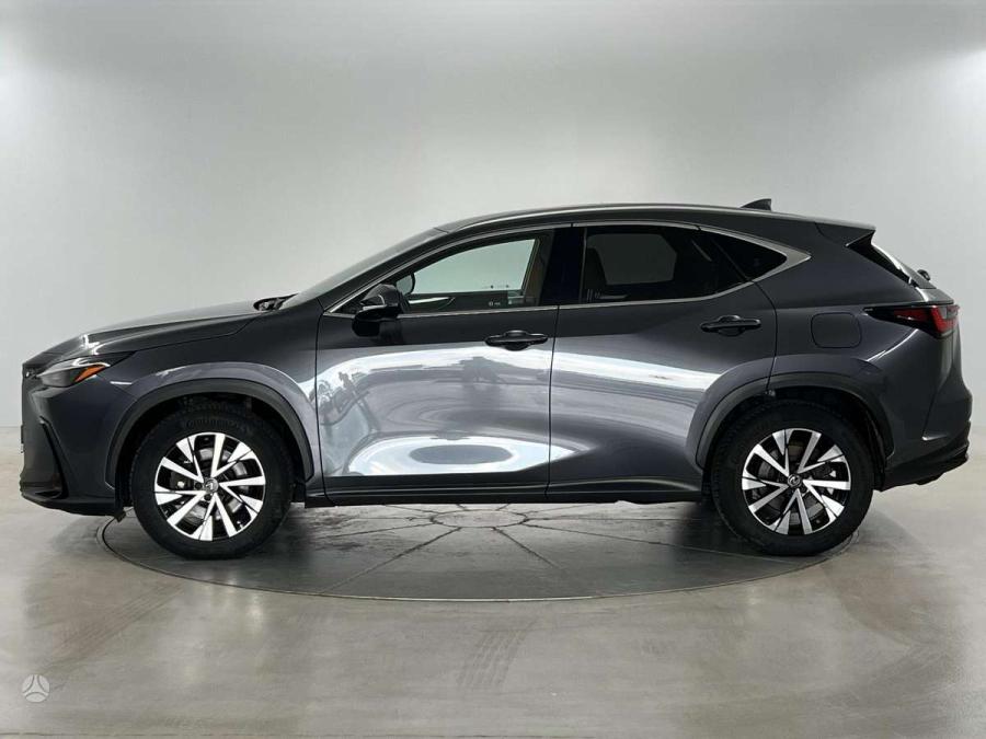 Pelēks Lexus NX 450h 2022 Viļņa, ar dzinēja tilpumu 2.49 L un nobraukumu 83 tūkst. km par 47900 €, foto 4 vietnē AUTOMOTO.COM.LV