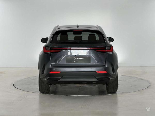Pelēks Lexus NX 450h 2022 Viļņa, ar dzinēja tilpumu 2.49 L un nobraukumu 83 tūkst. km par 47900 €, foto 4 vietnē AUTOMOTO.COM.LV