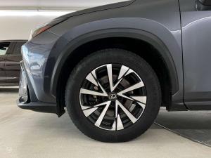 Pelēks Lexus NX 450h 2022 Viļņa, ar dzinēja tilpumu 2.49 L un nobraukumu 83 tūkst. km par 47900 €, foto 16 vietnē AUTOMOTO.COM.LV