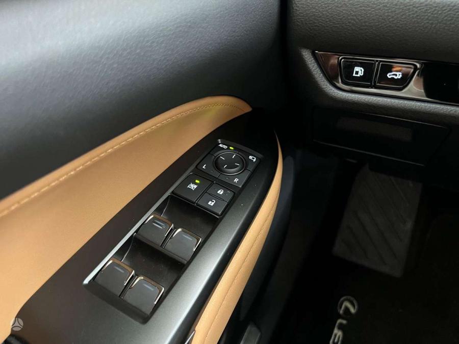 Pelēks Lexus NX 450h 2022 Viļņa, ar dzinēja tilpumu 2.49 L un nobraukumu 83 tūkst. km par 47900 €, foto 25 vietnē AUTOMOTO.COM.LV