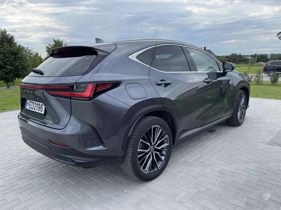 Серый Лексус NX 450h 2022 в Клайпеда, объемом двигателя 2.49 л и пробегом 77 тыс. км за 487 €, фото 3 на AUTOMOTO.COM.LV