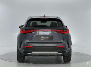 Grey Lexus NX 450h 2022 in Vilnius, with an engine capacity of 2.49 L and mileage of 98 thousand km for 49900 €, photo 9 on AUTOMOTO.COM.LV