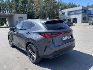 Grey Lexus NX 450h 2022 in Klaipeda, with an engine capacity of 2.49 L and mileage of 77 thousand km for 48700 €, photo 3 on AUTOMOTO.COM.LV