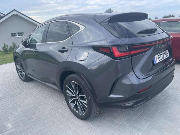 Pelēks Lexus NX 450h 2022 Klaipėda, ar dzinēja tilpumu 2.49 L un nobraukumu 77 tūkst. km par 48700 €, foto 4 vietnē AUTOMOTO.COM.LV
