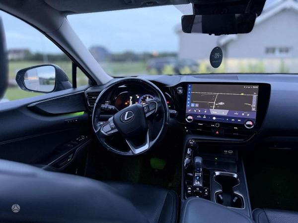 Pelēks Lexus NX 450h 2022 Klaipėda, ar dzinēja tilpumu 2.49 L un nobraukumu 77 tūkst. km par 48700 €, foto 10 vietnē AUTOMOTO.COM.LV