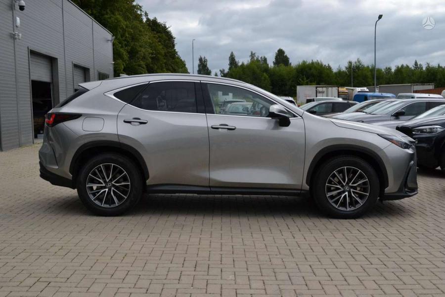 Grey Lexus NX 450h 2022 in Vilnius, with an engine capacity of 2.49 L and mileage of 124 thousand km for 43000 €, photo 8 on AUTOMOTO.COM.LV