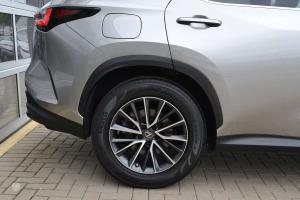 Grey Lexus NX 450h 2022 in Vilnius, with an engine capacity of 2.49 L and mileage of 124 thousand km for 43000 €, photo 9 on AUTOMOTO.COM.LV