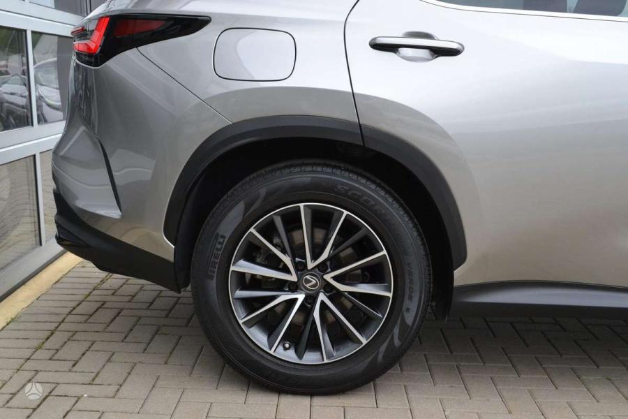 Grey Lexus NX 450h 2022 in Vilnius, with an engine capacity of 2.49 L and mileage of 124 thousand km for 43000 €, photo 9 on AUTOMOTO.COM.LV