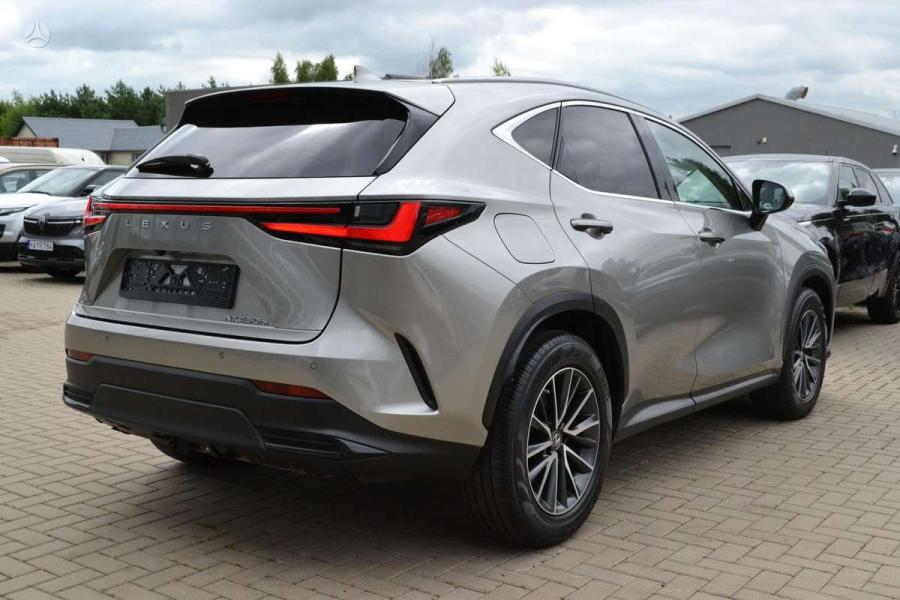 Grey Lexus NX 450h 2022 in Vilnius, with an engine capacity of 2.49 L and mileage of 124 thousand km for 43000 €, photo 10 on AUTOMOTO.COM.LV