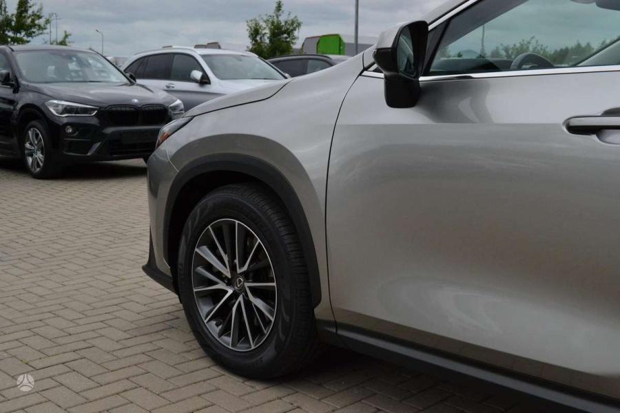 Grey Lexus NX 450h 2022 in Vilnius, with an engine capacity of 2.49 L and mileage of 124 thousand km for 43000 €, photo 12 on AUTOMOTO.COM.LV