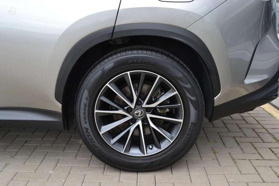 Grey Lexus NX 450h 2022 in Vilnius, with an engine capacity of 2.49 L and mileage of 124 thousand km for 43000 €, photo 14 on AUTOMOTO.COM.LV