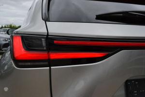 Grey Lexus NX 450h 2022 in Vilnius, with an engine capacity of 2.49 L and mileage of 124 thousand km for 43000 €, photo 23 on AUTOMOTO.COM.LV