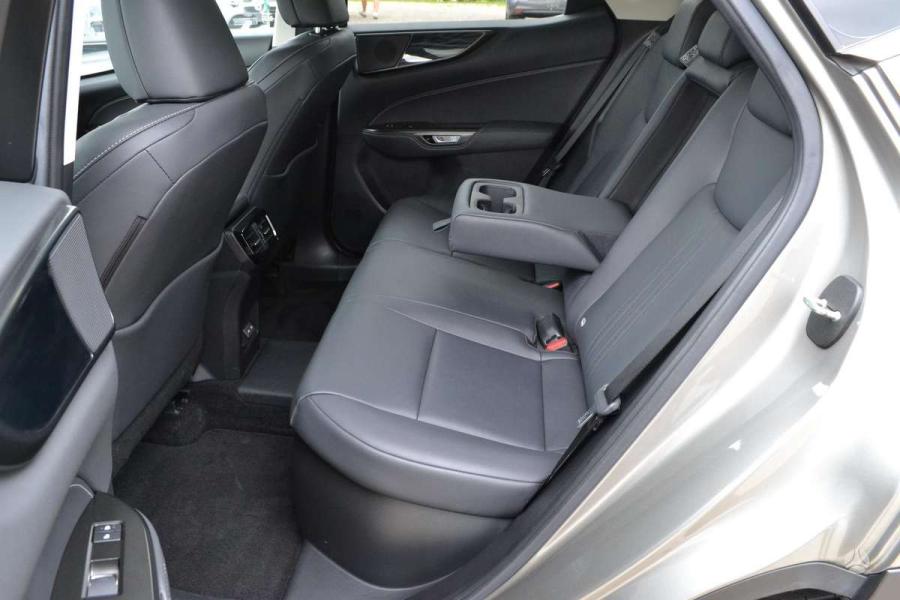 Grey Lexus NX 450h 2022 in Vilnius, with an engine capacity of 2.49 L and mileage of 124 thousand km for 43000 €, photo 32 on AUTOMOTO.COM.LV