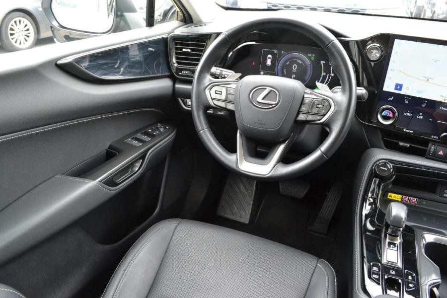 Grey Lexus NX 450h 2022 in Vilnius, with an engine capacity of 2.49 L and mileage of 124 thousand km for 43000 €, photo 43 on AUTOMOTO.COM.LV