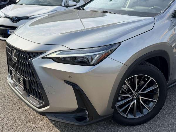 Pelēks Lexus NX 450h 2022 Viļņa, ar dzinēja tilpumu 2.50 L un nobraukumu 78 tūkst. km par 38500 €, foto 2 vietnē AUTOMOTO.COM.LV