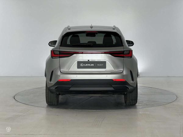 Pelēks Lexus NX 450h 2022 Viļņa, ar dzinēja tilpumu 2.49 L un nobraukumu 74 tūkst. km par 49000 €, foto 4 vietnē AUTOMOTO.COM.LV