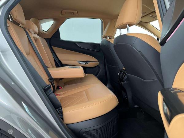 Pelēks Lexus NX 450h 2022 Viļņa, ar dzinēja tilpumu 2.49 L un nobraukumu 74 tūkst. km par 49000 €, foto 7 vietnē AUTOMOTO.COM.LV