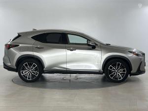 Серый Лексус NX 450h 2022 в Вильнюс, объемом двигателя 2.49 л и пробегом 74 тыс. км за 49000 €, фото 17 на AUTOMOTO.COM.LV