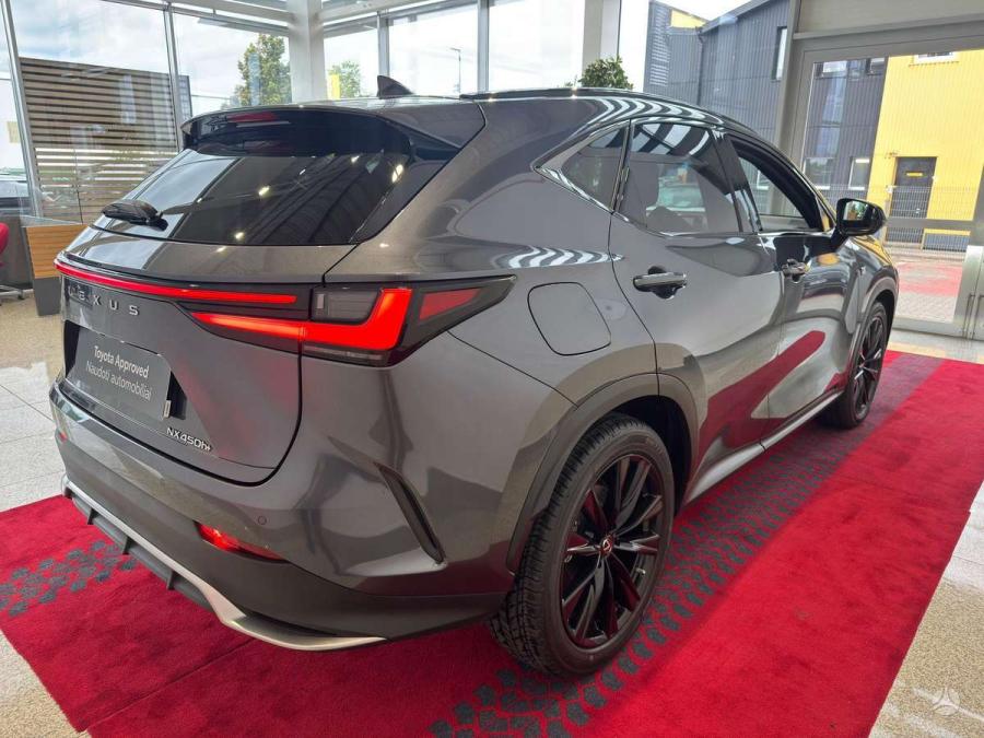 Grey Lexus NX 450h 2022 in Siauliai, with an engine capacity of 2.49 L and mileage of 108 thousand km for 46900 €, photo 8 on AUTOMOTO.COM.LV