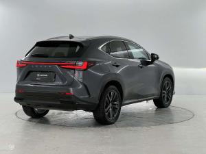 Grey Lexus NX 450h 2023 in Vilnius, with an engine capacity of 2.49 L and mileage of 61 thousand km for 47900 €, photo 20 on AUTOMOTO.COM.LV