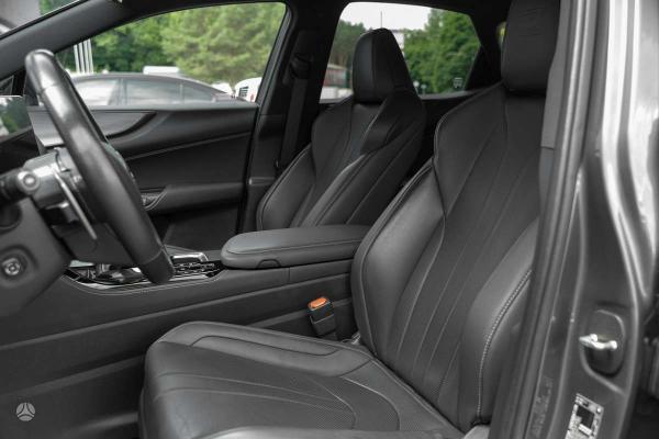 Pelēks Lexus NX 450h 2023 Viļņa, ar dzinēja tilpumu 2.49 L un nobraukumu 72 tūkst. km par 49990 €, foto 4 vietnē AUTOMOTO.COM.LV