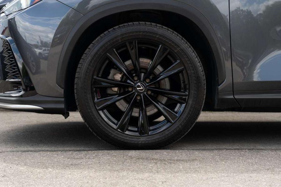Grey Lexus NX 450h 2023 in Vilnius, with an engine capacity of 2.49 L and mileage of 72 thousand km for 49990 €, photo 39 on AUTOMOTO.COM.LV