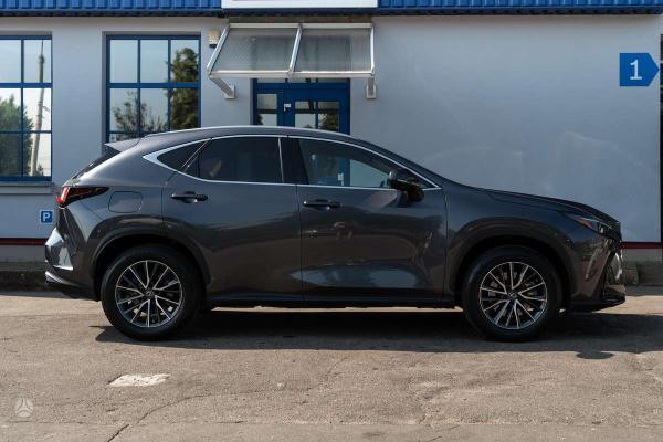 Pelēks Lexus NX 450h 2023 Viļņa, ar dzinēja tilpumu 2.49 L un nobraukumu 19 tūkst. km par 51900 €, foto 6 vietnē AUTOMOTO.COM.LV