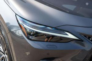 Серый Лексус NX 450h 2023 в Вильнюс, объемом двигателя 2.49 л и пробегом 19 тыс. км за 51900 €, фото 12 на AUTOMOTO.COM.LV
