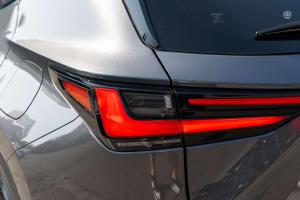 Серый Лексус NX 450h 2023 в Вильнюс, объемом двигателя 2.49 л и пробегом 19 тыс. км за 51900 €, фото 13 на AUTOMOTO.COM.LV