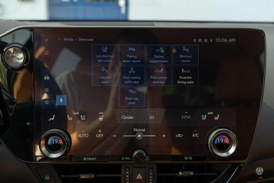 Серый Лексус NX 450h 2023 в Вильнюс, объемом двигателя 2.49 л и пробегом 19 тыс. км за 51900 €, фото 30 на AUTOMOTO.COM.LV