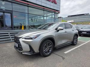 Серый Лексус NX 450h 2023 в Вильнюс, объемом двигателя 2.49 л и пробегом 72 тыс. км за 43850 €, фото  на AUTOMOTO.COM.LV
