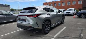 Серый Лексус NX 450h 2023 в Вильнюс, объемом двигателя 2.49 л и пробегом 72 тыс. км за 43850 €, фото 5 на AUTOMOTO.COM.LV