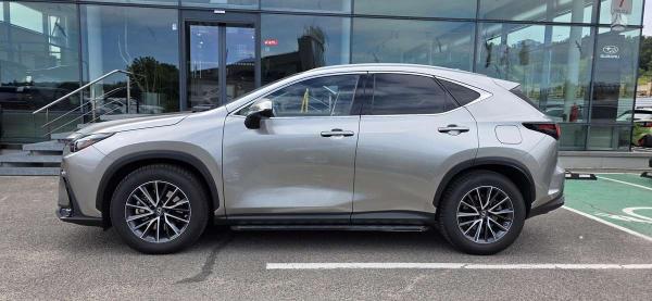 Pelēks Lexus NX 450h 2023 Viļņa, ar dzinēja tilpumu 2.49 L un nobraukumu 72 tūkst. km par 43850 €, foto 6 vietnē AUTOMOTO.COM.LV