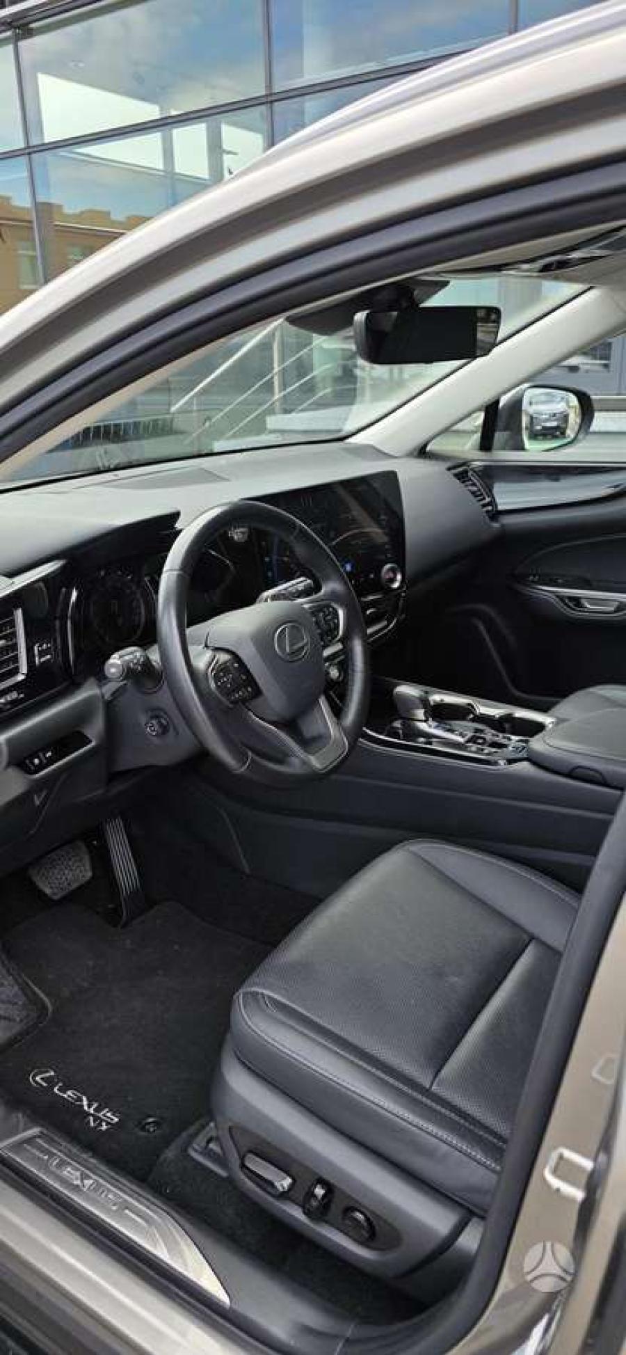 Серый Лексус NX 450h 2023 в Вильнюс, объемом двигателя 2.49 л и пробегом 72 тыс. км за 43850 €, фото 21 на AUTOMOTO.COM.LV