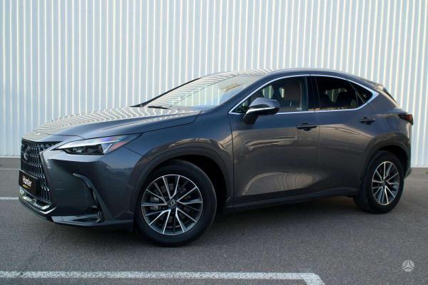 Pelēks Lexus NX 450h 2023 Viļņa, ar dzinēja tilpumu 2.49 L un nobraukumu 61 tūkst. km par 43500 €, foto 2 vietnē AUTOMOTO.COM.LV