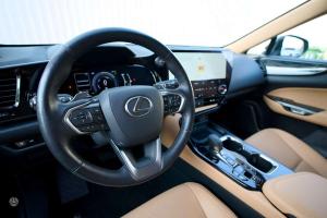 Серый Лексус NX 450h 2023 в Вильнюс, объемом двигателя 2.49 л и пробегом 61 тыс. км за 43500 €, фото 13 на AUTOMOTO.COM.LV