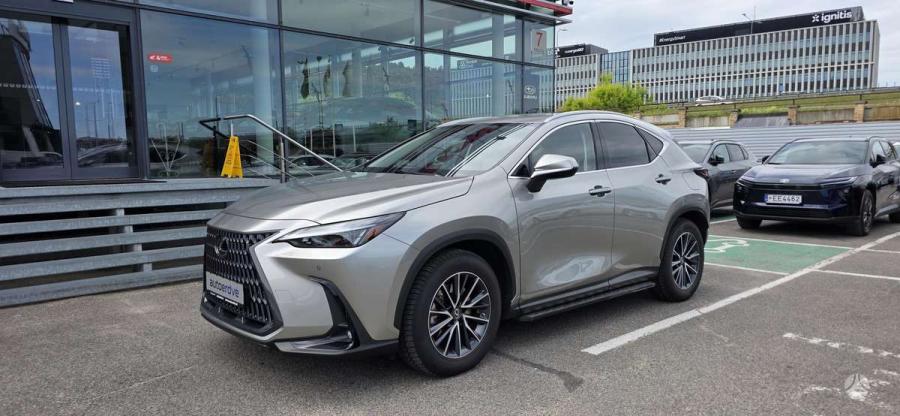 Серый Лексус NX 450h 2023 в Вильнюс, объемом двигателя 2.50 л и пробегом 72 тыс. км за 43360 €, фото 3 на AUTOMOTO.COM.LV