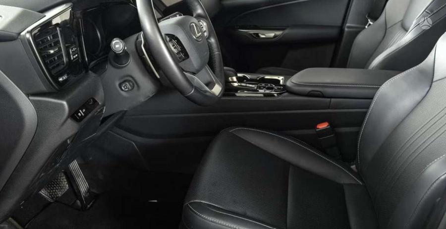 Grey Lexus NX 450h 2025 in Vilnius, with an engine capacity of 2.49 L and mileage of 38 thousand km for 52000 €, photo 5 on AUTOMOTO.COM.LV
