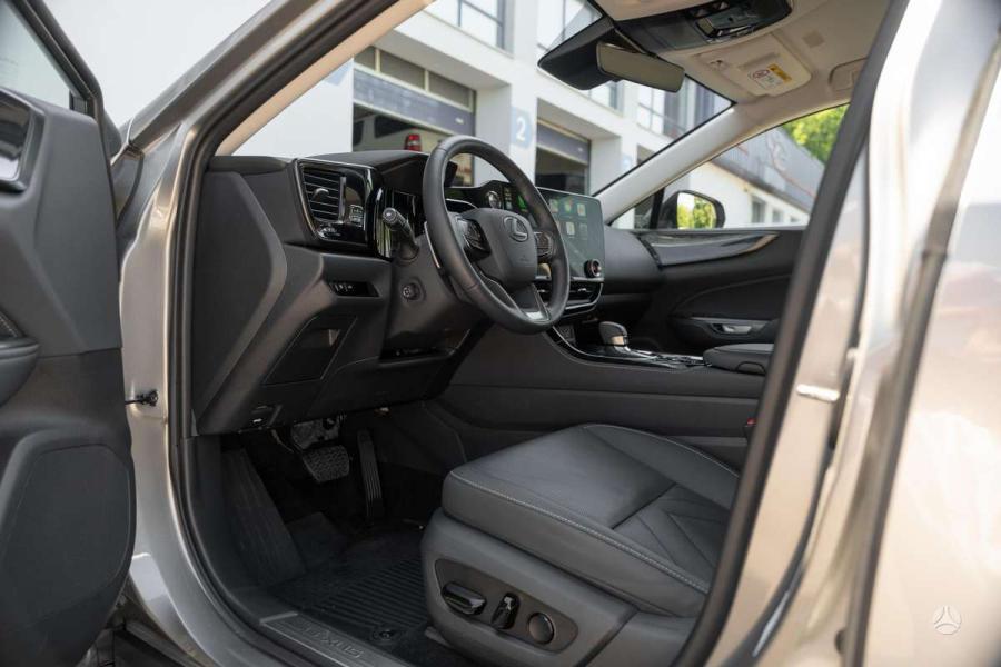 Grey Lexus NX 450h 2025 in Vilnius, with an engine capacity of 2.49 L and mileage of 20 thousand km for 58800 €, photo 5 on AUTOMOTO.COM.LV