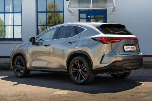 Grey Lexus NX 450h 2025 in Vilnius, with an engine capacity of 2.49 L and mileage of 20 thousand km for 58800 €, photo 11 on AUTOMOTO.COM.LV