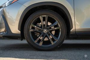 Grey Lexus NX 450h 2025 in Vilnius, with an engine capacity of 2.49 L and mileage of 20 thousand km for 58800 €, photo 34 on AUTOMOTO.COM.LV